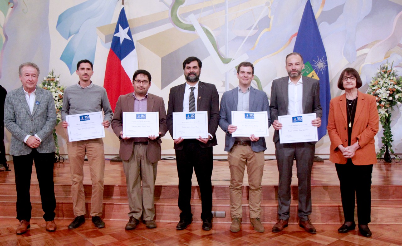 Cinco académicos de la FCFM son distinguidos como mejores docentes ...