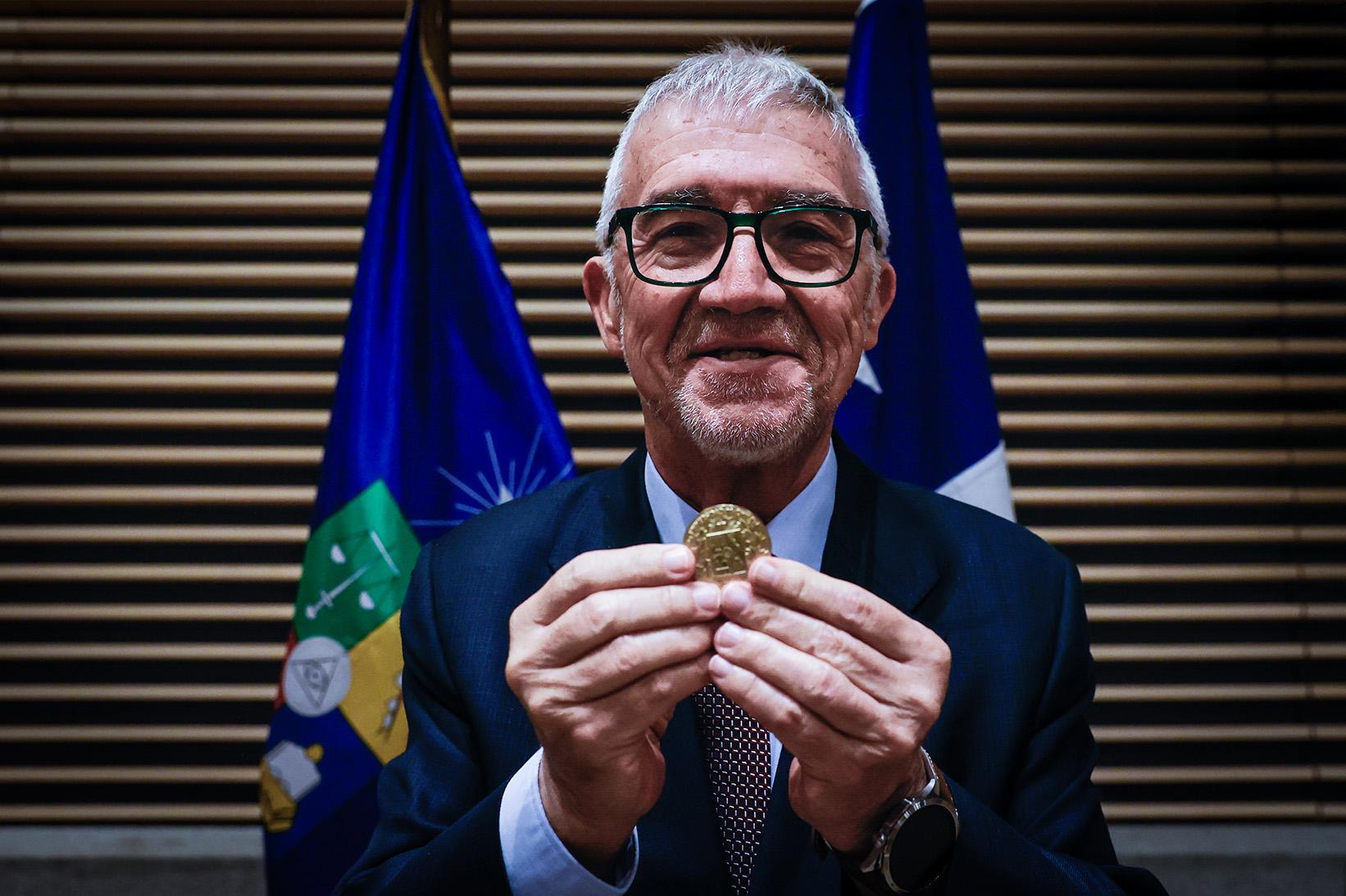 Mateo Valero, pionero en supercomputación, recibe el Doctor Honoris ...