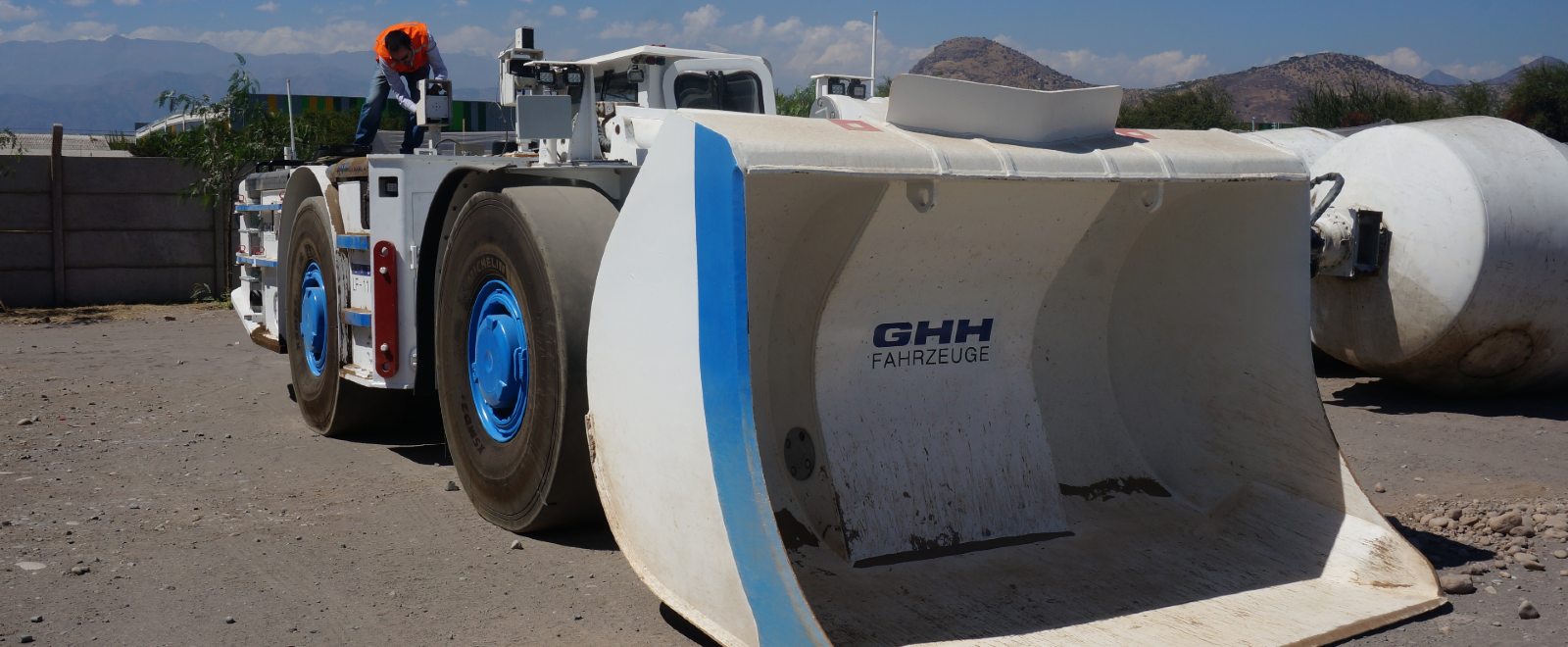 AMTC automatiza un equipo LHD para uso en mina room & pillar en ...